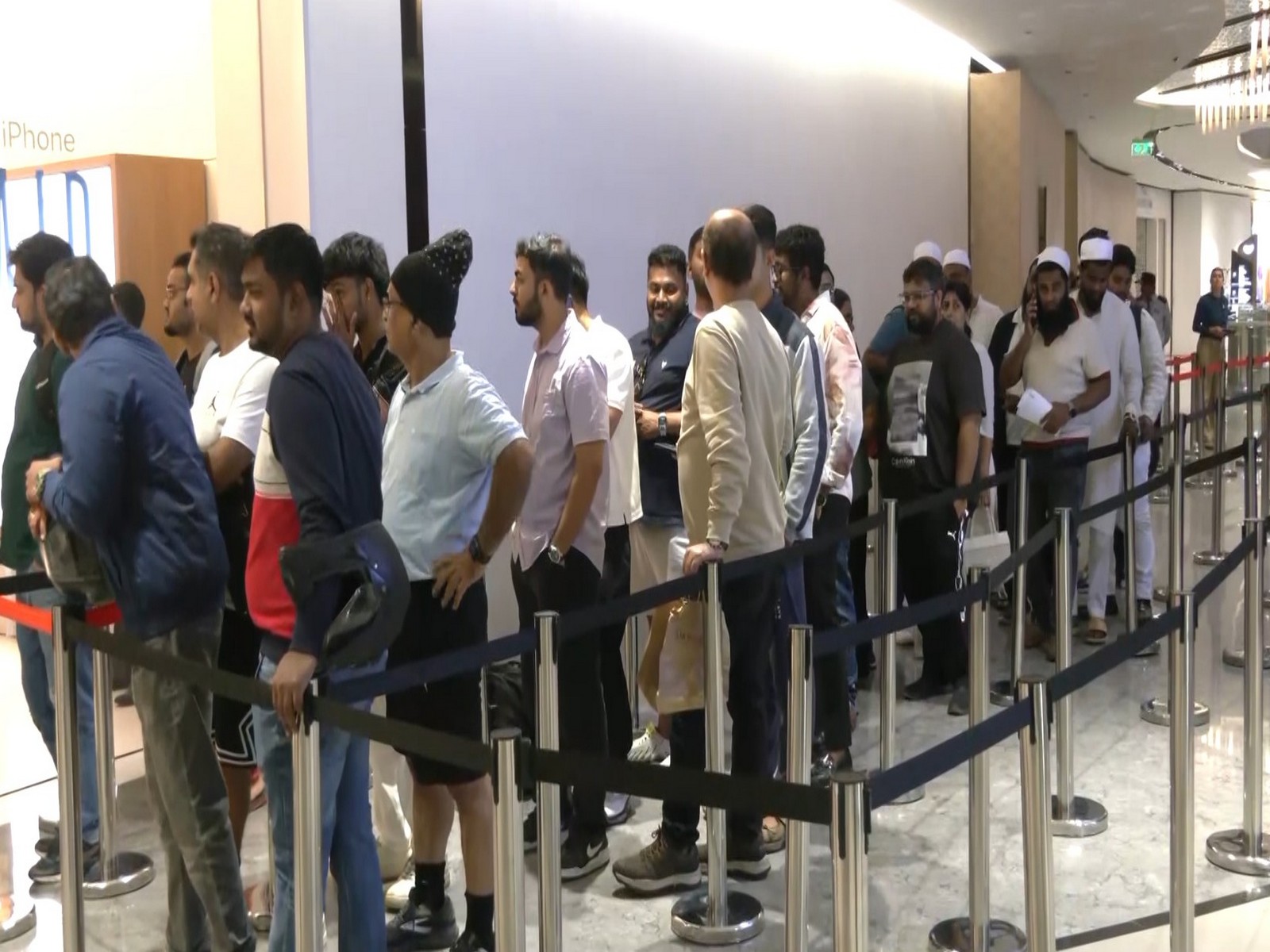 iPhone 17 series sale draws long queues outside Apple stores in ...